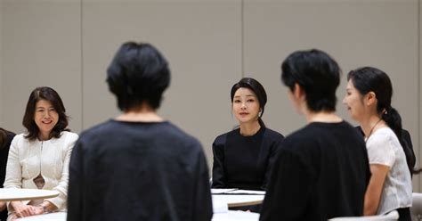 K Pop 엔터테인먼트사 찾은 김건희 여사와 기시다 유코 여사