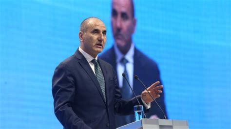 Седмичен изпит Какво окачи Цветанов на стената