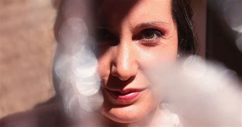 Strobe Light Effect In Corner Of Eye At Amber Warren Blog