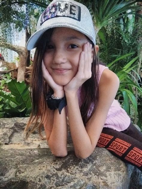 Model Nicole Model Nicole Bucket Hat