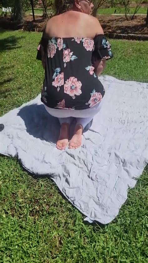 Diarrhea In Her Leggings Video Thisvid Com