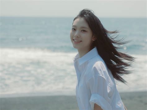 연예거중기 말갛다는 말이 잘어울리는 버블검 뮤비 속 뉴진스 해린 Daum 카페