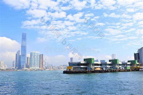 香港沿维多利亚港的天际线图片 包图网企业站