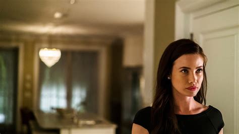 Mr Robot The Never Ending War Hits Home For Elliot Tv Guide