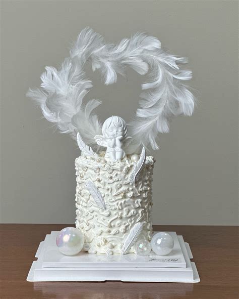 뵈르니 케이크 Ll 연예인케이크 돌케이크 성수케이크 디자인케이크 생화케이크 웨딩케이크 Pink Ribbon🎀 설탕과 초콜렛 장식으로 만들어진 하나뿐인 케이크💕 이번주는