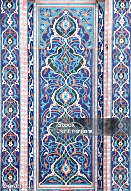 꽃 장식품이있는 전통적인 페르시아 모자이크 벽의 세부 사항 그랜드 제임스 모스크 야즈드이란 0명에 대한 스톡 사진 및 기타 이미지 Istock