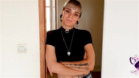 η άτακτη συγκάτοικός μου μου χρωστάει ενοίκιο βρήκε μια καλή λύση xxx Mobile Porno Videos