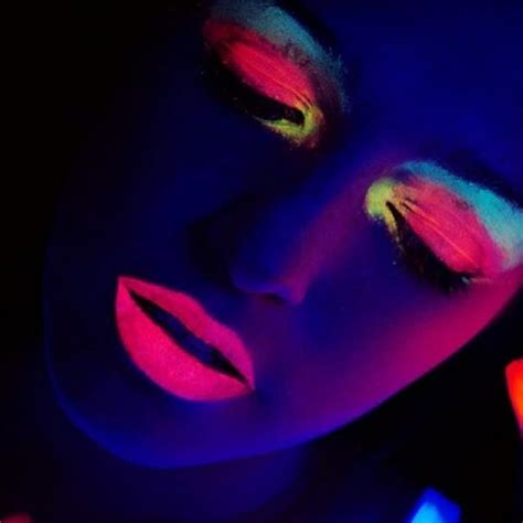 11 Glow In The Dark Makeup Looks That Will Totally Mesmerize You Artofit