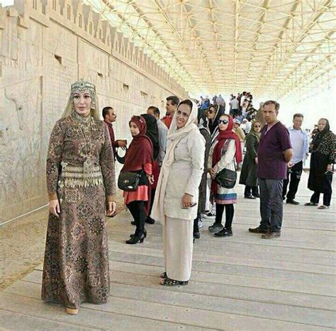 🧨🧨🧨بانوی ایرانی با جامه زیبای هخامنشی در تخت جمشید🔥🔥🔥 طرفداری