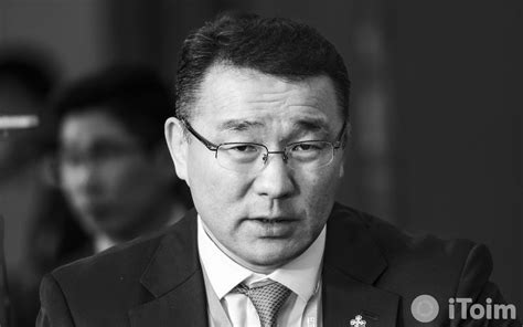 Хотын дарга Д Сумъяабазар сайдын дээл давхарлах хуулийн боломжгүй