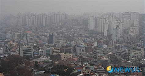 서울도심의 짙은 황사