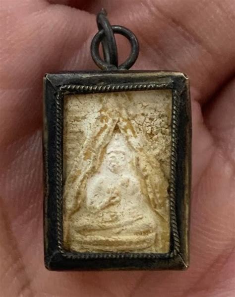 พระผงเลี่ยมเก่า Ennxo