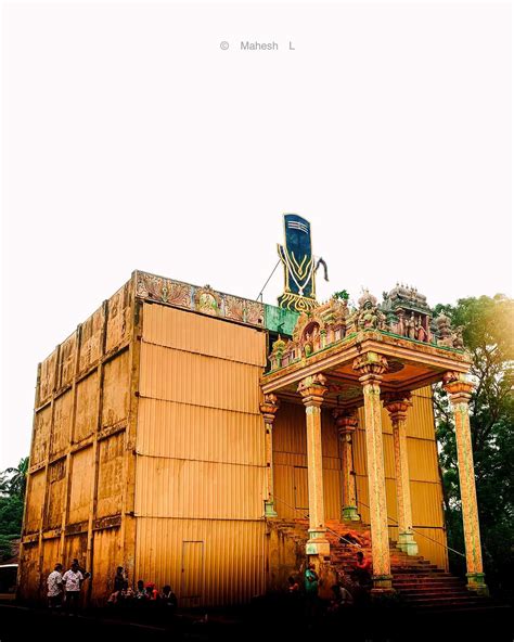 මුන්නේශ්වරම් කෝවිල ශ්‍රී ලංකාවේ හලාවත ප්‍රදේශයේ පිහිටි වැදගත් හින්දු ආගමික සිද්ධස්ථානයකි ප්