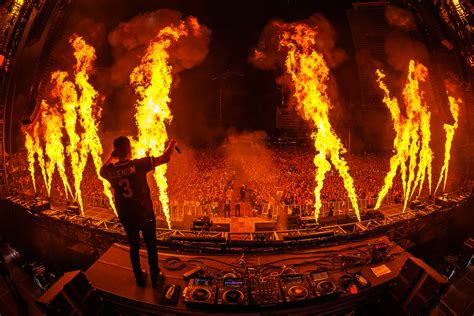 45 Shades Of Illenium Listen To The Biggest Remix Album Of The Year Edm