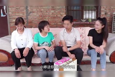 丈母娘要万彩礼，等了一年也不见小伙上门提亲，一问才知结婚了