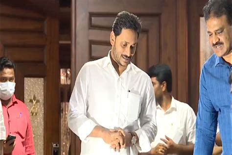 Andhra Pradesh Cm Jagan Writes To Cji Against Justice N V Ramana