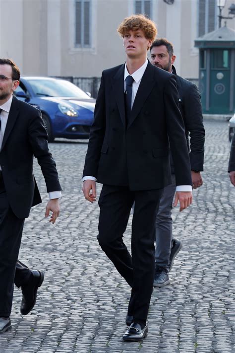 Il Simbolo Sulla Cravatta Di Jannik Sinner Nel Look Per Lincontro Con Il Presidente Della