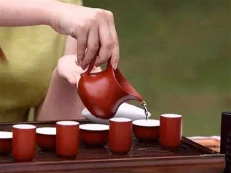 如何斟茶品茶添茶