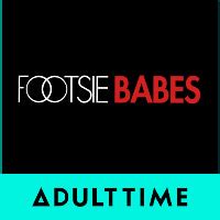 Footsie babes 남자를 기쁘게 하기 위해 그녀의 예쁜 발과 젖은 보지를 사용하는 핫한 아시아 소녀 xHamster