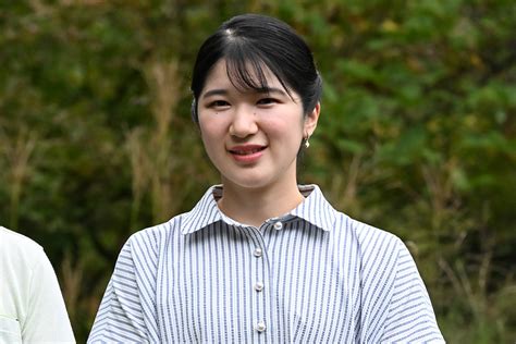 【画像・写真12枚目】愛子さまご着用のジュエリー総まとめ 若者に人気ブランドの2万円イヤリング、老舗ブランドの30万円ブローチも！《2024年