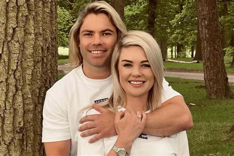 Watch Faf De Klerk And Wife Announce Second Pregnancy