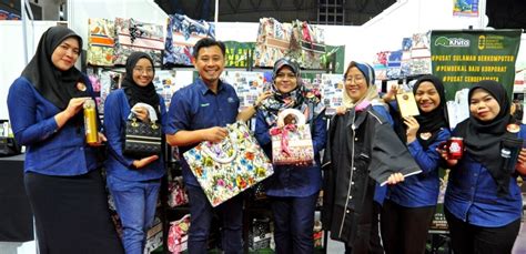 Fmaj Selebriti Artistampilkan Produk