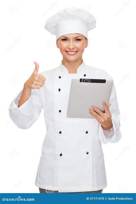 Glimlachende Vrouwelijke Chef Kok Met De Computer Van Tabletpc Stock