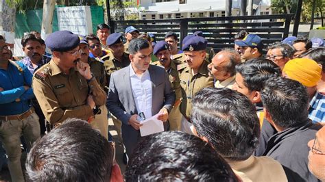Indore News सेक्स रैकेट के आरोपितों को जल्द छोड़ने पर भड़के रहवासी