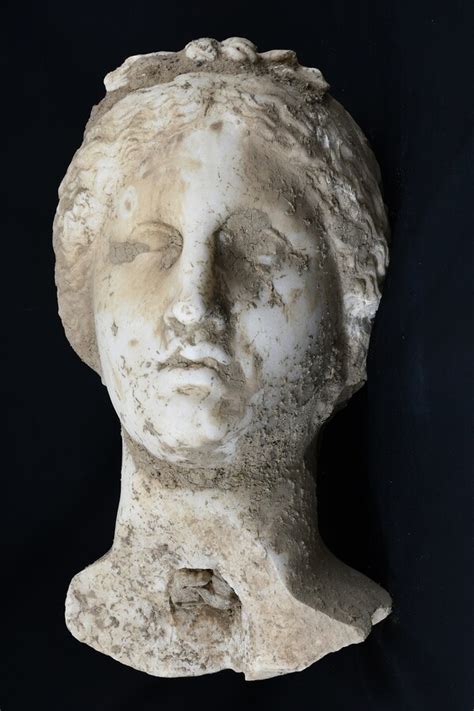 2000년 넘은 아프로디테 얼굴 조각상 로마 공사장서 발굴