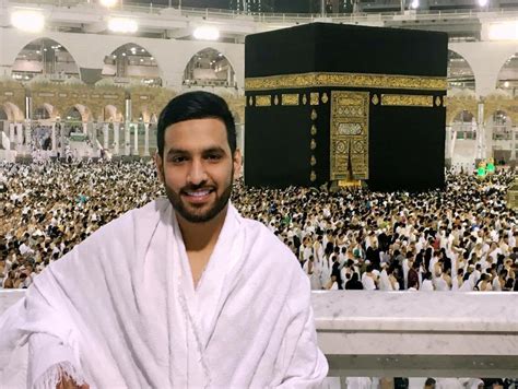 Zaid Ali Performing Umrah Arts And Entertainment Images And Photos