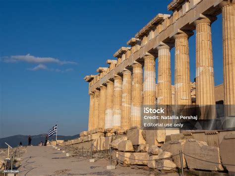 그리스 아테네 아크로폴리스에 있는 파르테논 신전의 기둥들 푸른 하늘을 배경으로 해질녘 0명에 대한 스톡 사진 및 기타 이미지 0명 건물 외관 건축 Istock