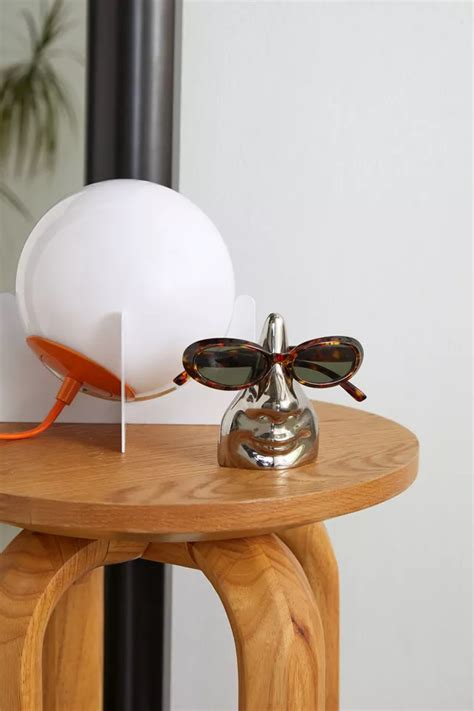 Nose Eyeglass Stand Urban Outfitters