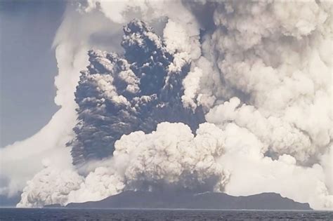 汤加火山爆发瞬间和前后对比照曝光 陆地“坍塌”入海面以下 新闻中心 温州网