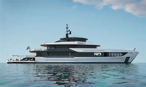 Sanlorenzo 52steel Gen 1 2017 2023 Vs Mangusta Oceano 52 Yachtbuyer