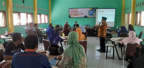 Workshop Penyelarasan Pembelajaran Berbasis Dunia Kerja Di Smkn 3 Selong Smk Negeri 3 Selong