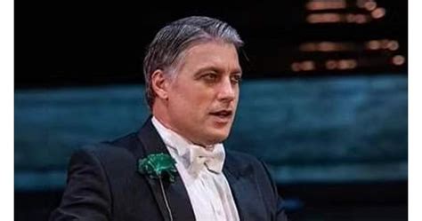 Владо Карамазов Още 10 години ще играя младеж