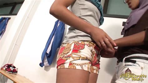 Lechage De Chatte Dans Les Vestiaires Lors Du Beurette Tour French Sex Toy Porn XHamster