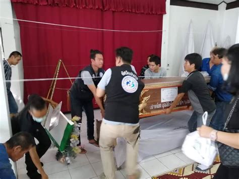 มูลนิธิเพื่อผู้ยากไร้และศพไร้ญาติจังหวัดน่าน องค์กรสาธารณะประโยชน์ ได้จัดรถอัศวิน ม้า ขาว 01