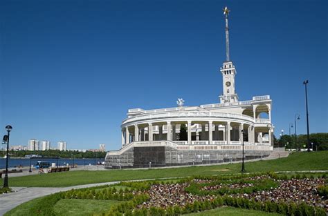 화창한 여름날 모스크바 러시아 북부 강 역의 건물의 전망 0명에 대한 스톡 사진 및 기타 이미지 0명 Empire 강 Istock