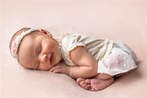 Венеция Златкова Моя свидна дъщеря моя радост болка и вълшебство моят слънчев лъч в тъма