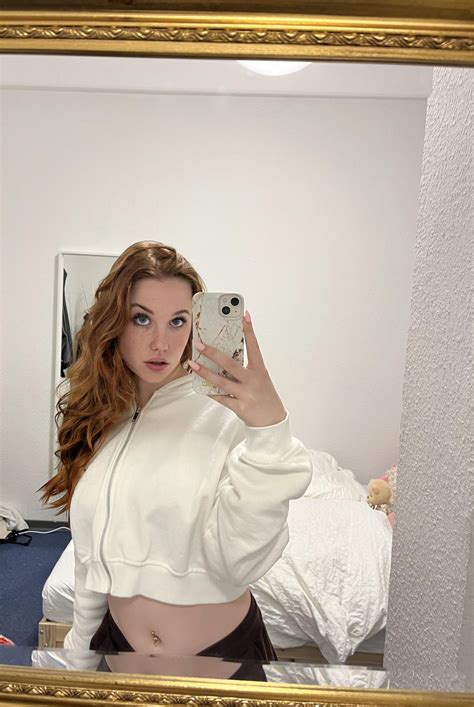 Got A New Jacket Is It Sexy R Croptopgirls