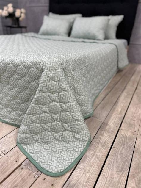 Покрывало с подушками — цена 1250 грн в каталоге Покрывала Купить товары для дома и быта по