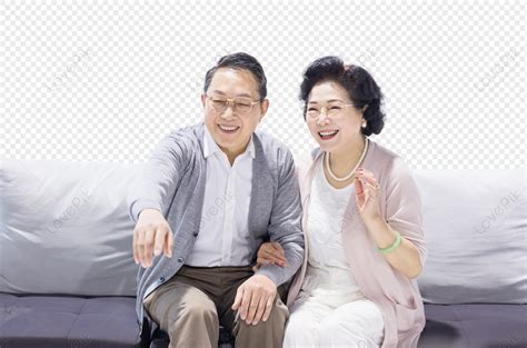 할아버지 할머니 즐겁게 소파 위에 앉아 있다 Png 일러스트 무료 다운로드 Lovepik