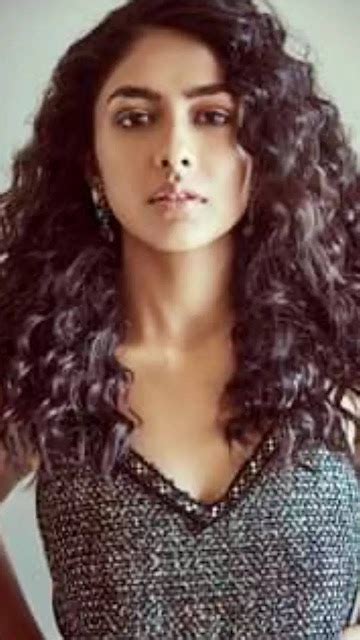 Hottest Hairstyles Of Mrunal Thakur
