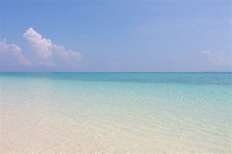 무료 이미지 바닷가 연안 자연 모래 대양 수평선 하늘 태양 화이트 육지 웨이브 여름 휴가 파라다이스 열렬한 바다 경치 휴일 라군 만 섬