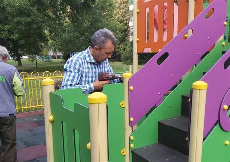 Ремонтирана е пързалката между бл 99 и 100 в кв „Мусагеница“ СО район „Студентски“