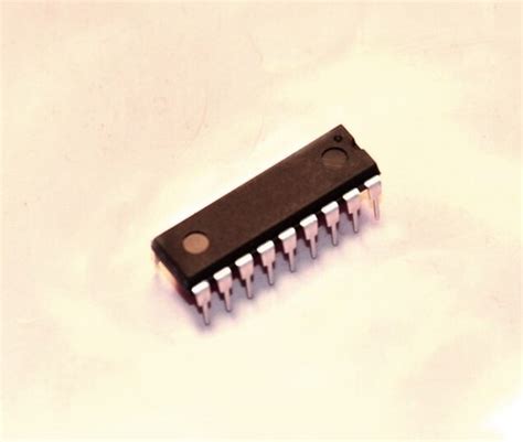 Pic16lf84a 04i P Pic Microcontroller Flash Pic16f84 2 6v Version Of Pic16f84a Ebay
