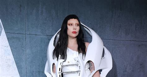 ‘재벌 남친♥레이디 가가 임신설 터졌다 볼록 나온 배 포착 [할리우드비하인드]