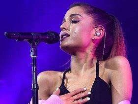 Ariana Grande Faz Performance De “greedy” Ao Vivo Veja O Vídeo