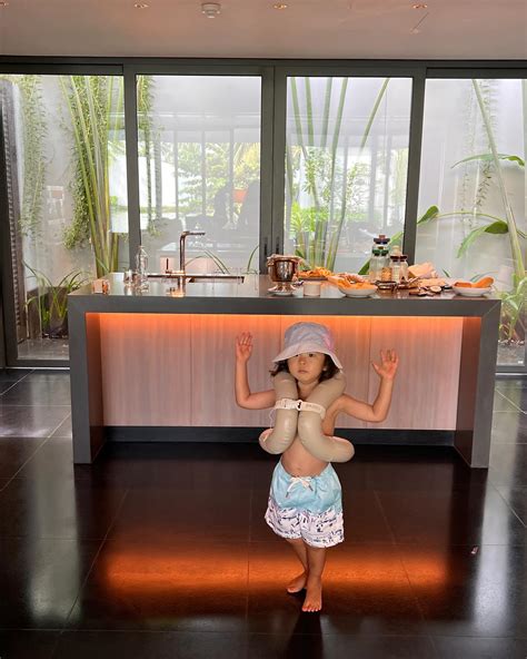 썸제이 해가 조금이라도 난다 하면 바로 수영복 1분 만에 갈아입고 수영장행🏊‍♀️🤿 아무리 니가